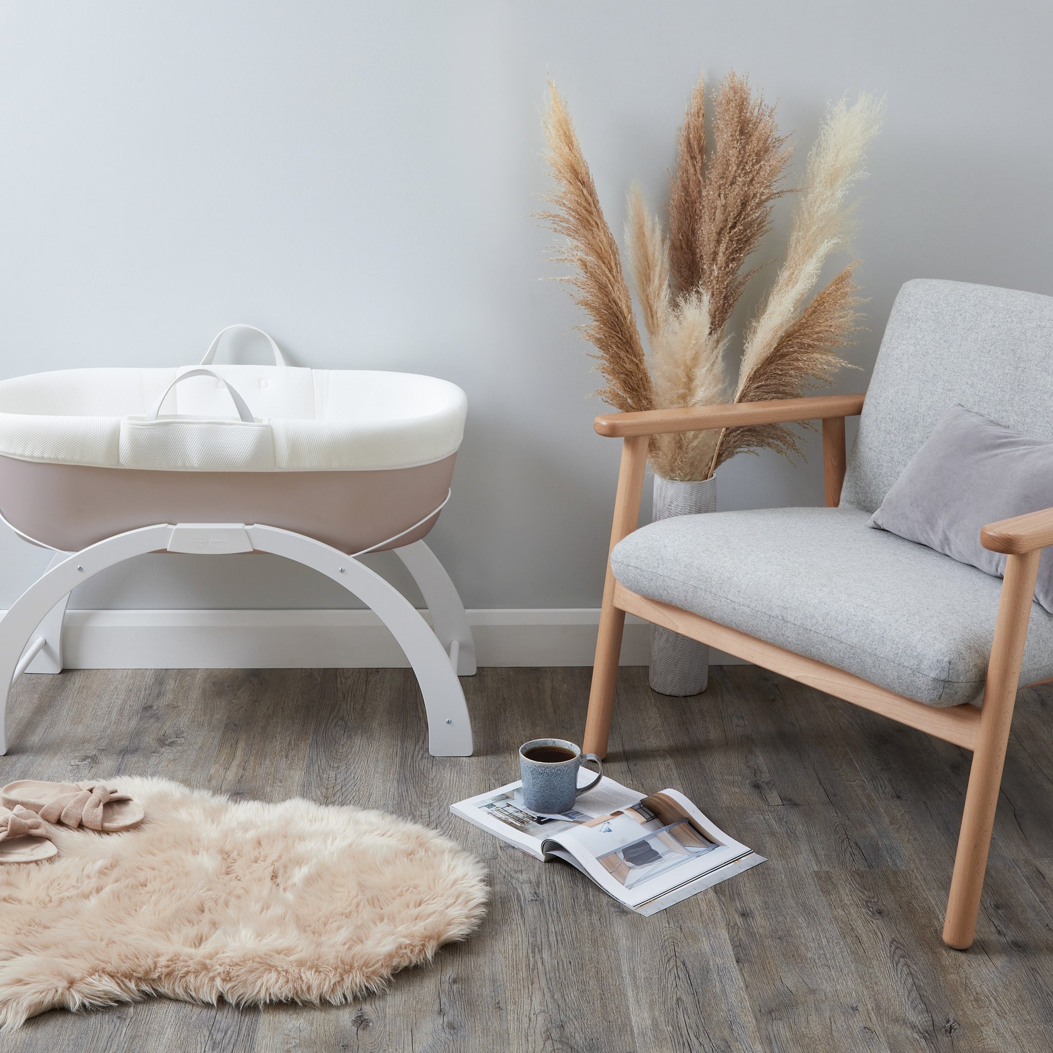 Clair De Lune White Shnuggle Adjustable Curved Baby Rocking Stand ...