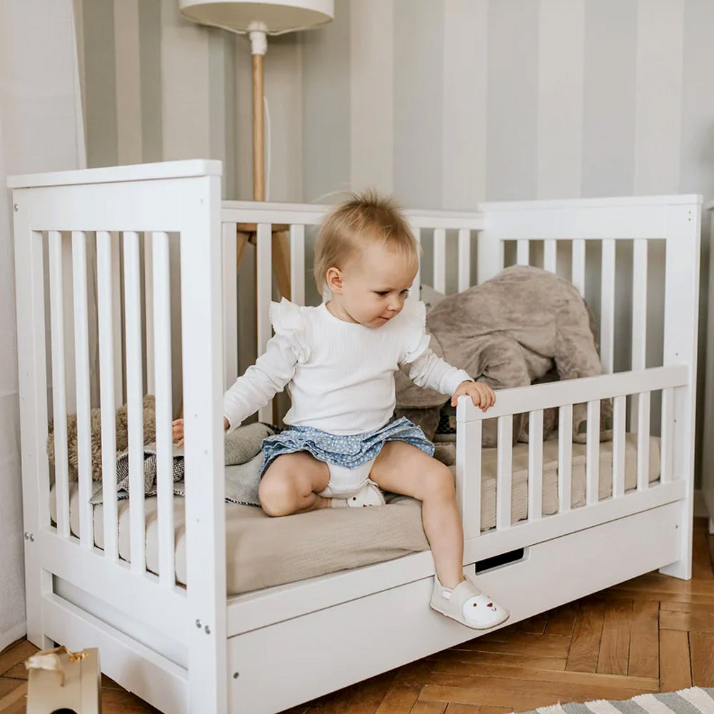Mokee Grandeur Adjustable Nursery Room Mini Cot Bed – My First Nursery