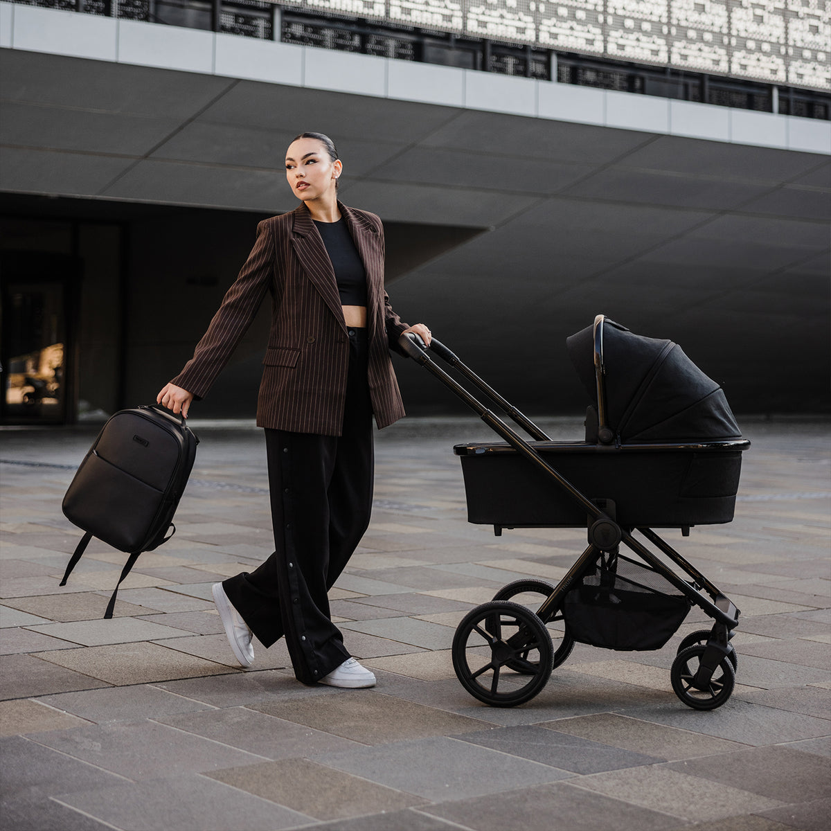 Venicci Tinum Edge 11 Piece Travel System Pushchair Bundle With Isofix ...